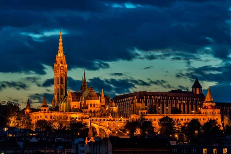 10 cidades da Hungria para visitar: castelos, história e belezas naturais
