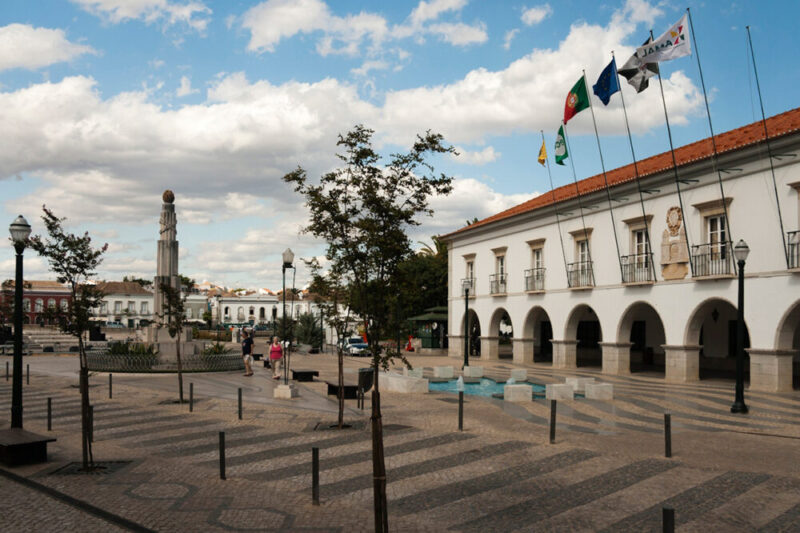 Tavira: um destino cheio de atrações incríveis na região do Algarve!