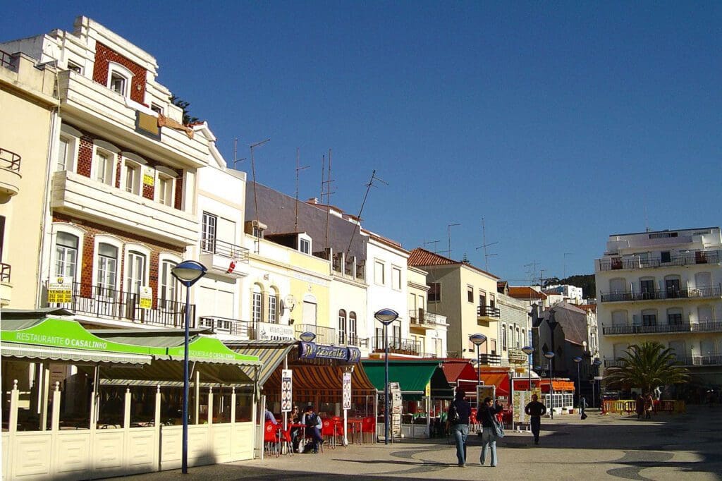Nazaré, Portugal: o que fazer e quando ver as ondas gigantes